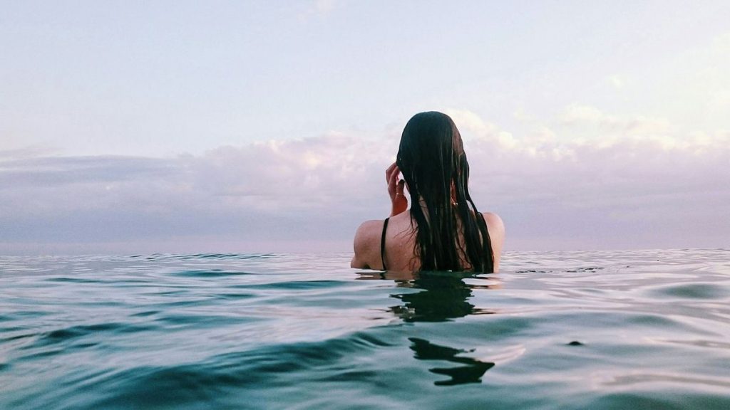 Sy is besig om te verdrink | Ek is Afrikaans